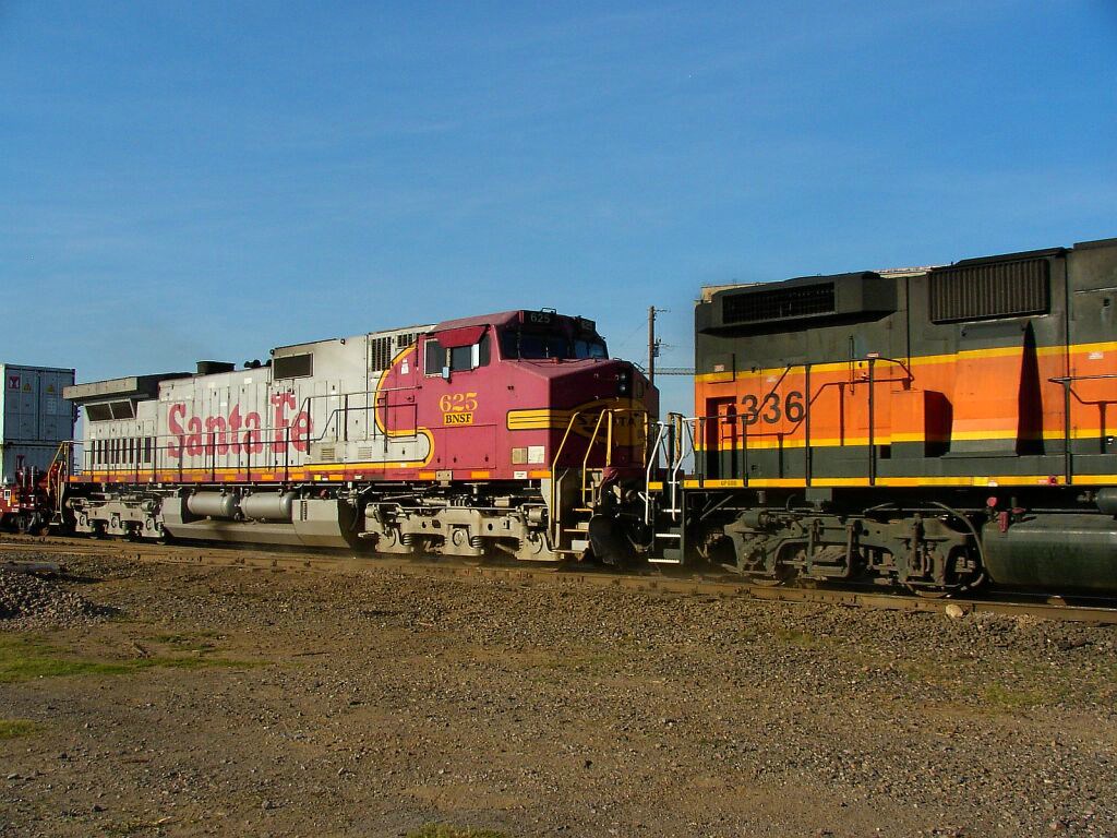 BNSF 625 & BNSF 336